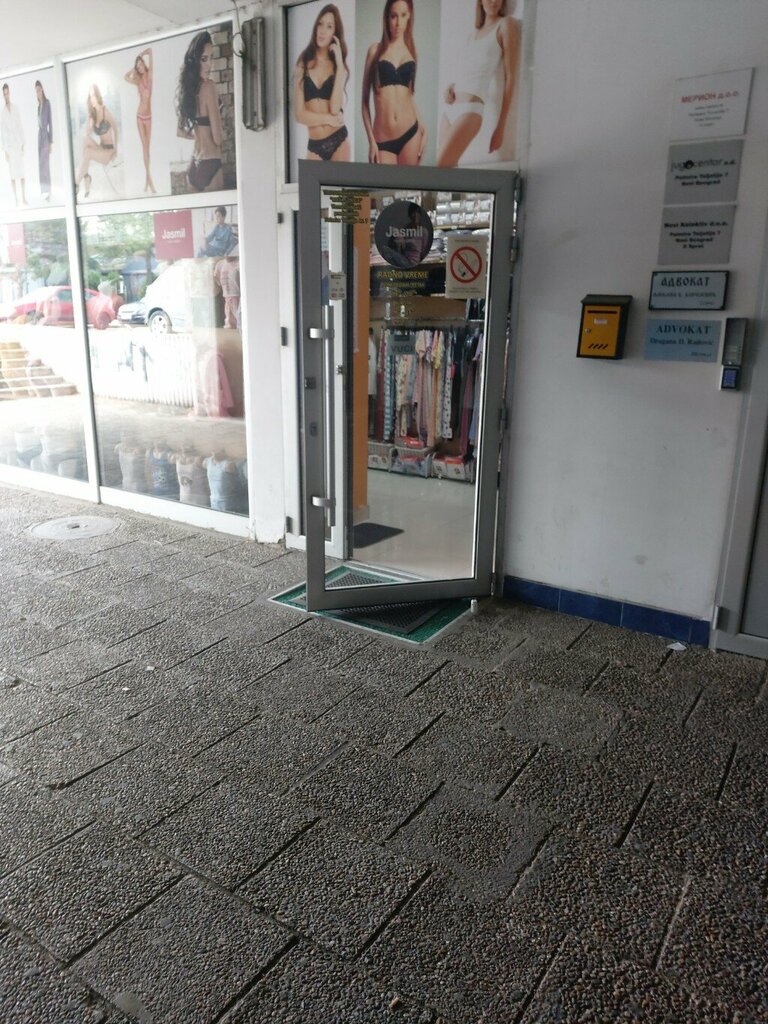Giyim mağazası Naša lokica, Belgrad, foto