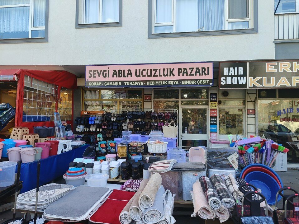 Tuhafiyeler Sevgi Abla Ucuzluk Pazarı, Ankara, foto