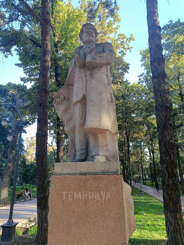 Anıt, heykel Темиркул Уметалиев, Bişkek, foto