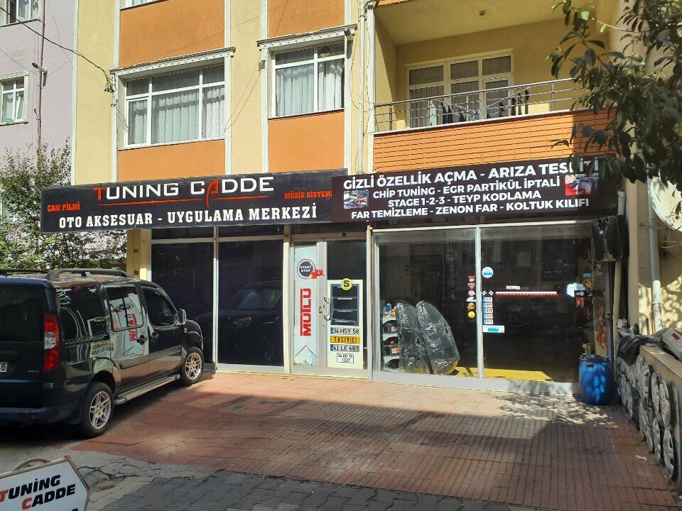 Otomobil yedek parçaları Tuning Cadde, İstanbul, foto