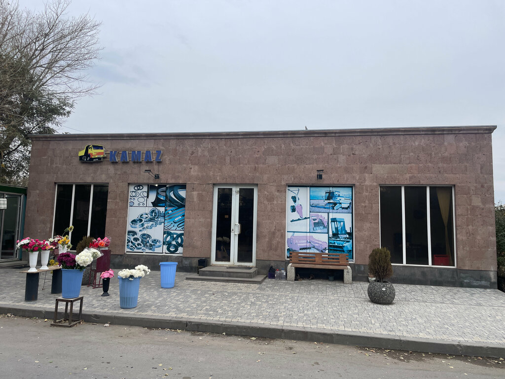 Otomobil servisi Kamaz, Gümrü, foto