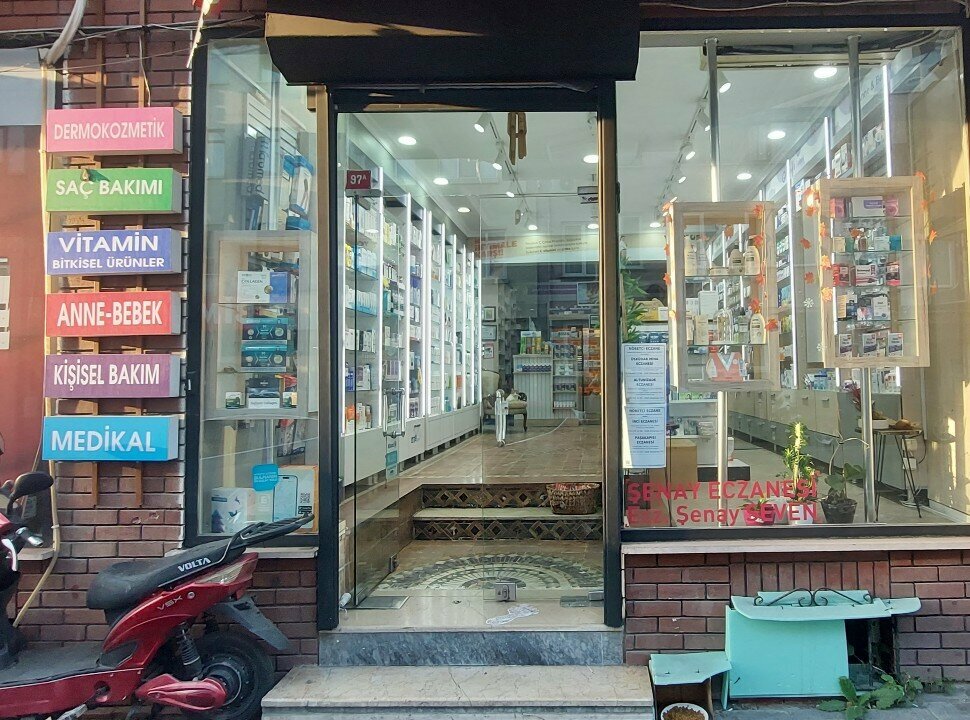 Eczaneler Şenay Eczanesi, İstanbul, foto