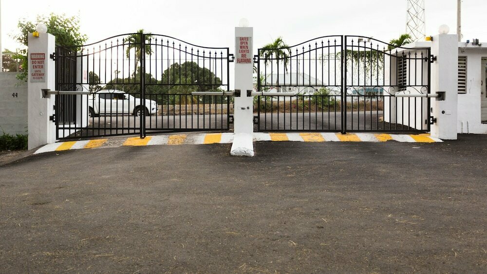 Daireler The Embassy Luxury Apt Crystal Towers I, Kingston, foto