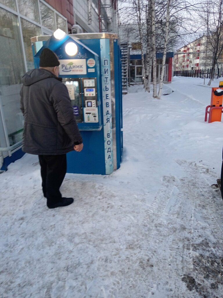 Su satışı Родник, Nijnevartovsk, foto