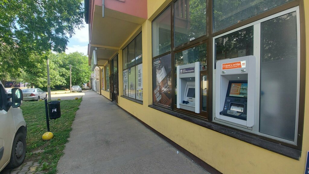 ATM'ler Banca Intesa, Güney Backa İlçesi, foto