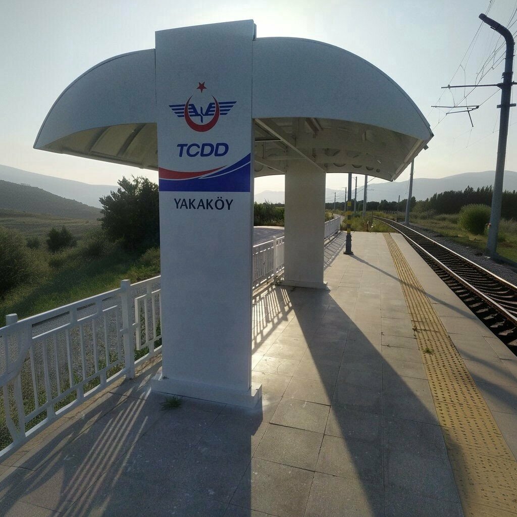 Tren istasyonu Türkiye Cumhuriyeti Devlet Demiryolları, Bayındır, foto