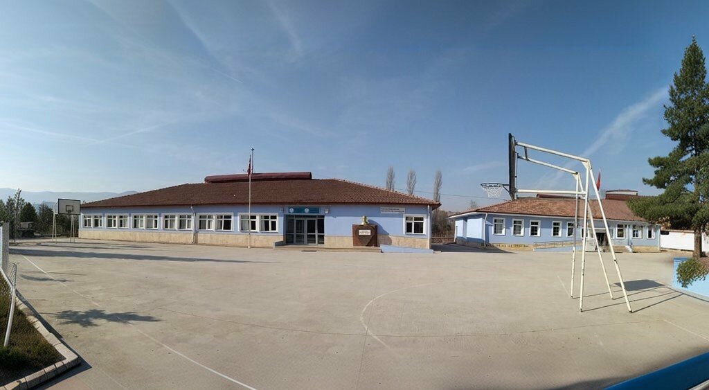 Ortaokul Mahmudiye Ortaokulu, Niksar, foto