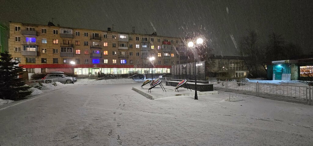 Anıt, heykel Мемориал павшим воинам-железнодорожникам, Kem, foto
