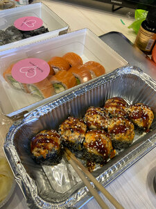 Sushi lovers (Shosseynaya ulitsa No:3А, derevnya Enkolovo), kafe  Saint‑Petersburg ve Leningradskaya oblastından