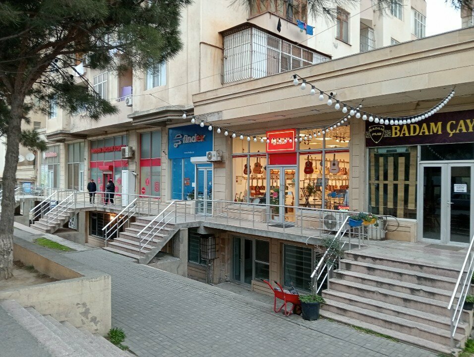 Enstrüman mağazaları Paradise Music, Bakü, foto