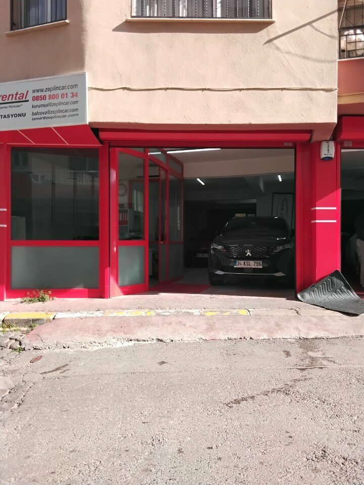 Kiralama noktası Zeplin Car Balçova İstasyonu, İzmir, foto