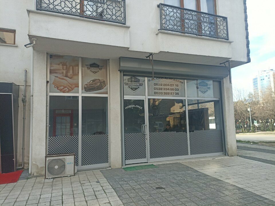 Otomobil satış galerileri Üçgen Motors, İstanbul, foto