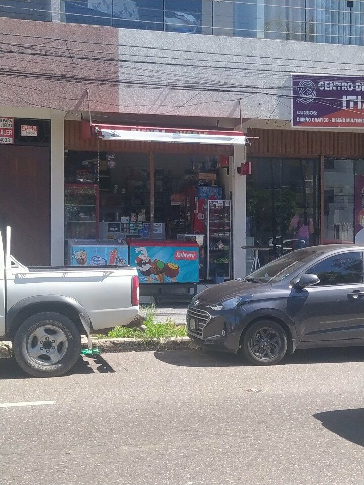 Market Tienda nicole, Santa‑Krus, foto