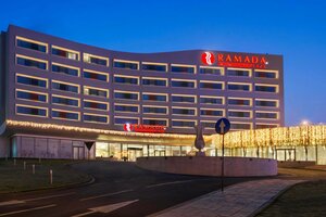 Ramada Plaza Craiova (Giurgiu, Calea Bucuresti, 1), otel  Craiova'dan