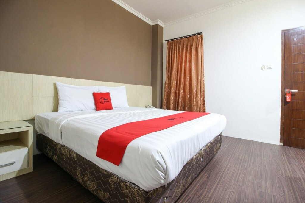 Otel RedDoorz near Stadion Manahan Solo, Surakarta, foto