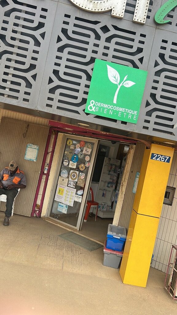 Benzin istasyonu Station Petro Ivoire, Abican, foto
