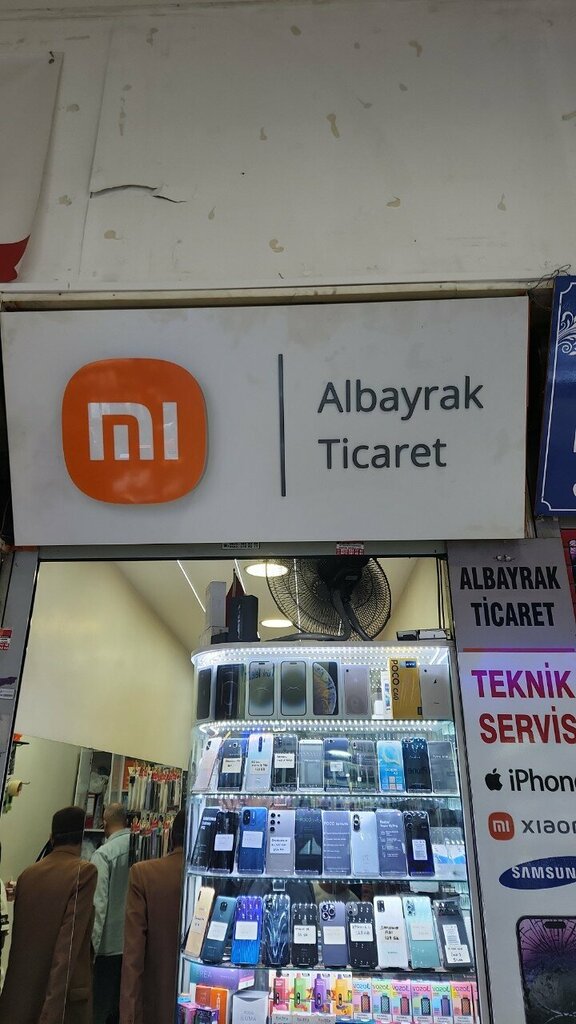 Cep telefonu ve aksesuarları satış mağazaları Albayrak Ticaret, İstanbul, foto