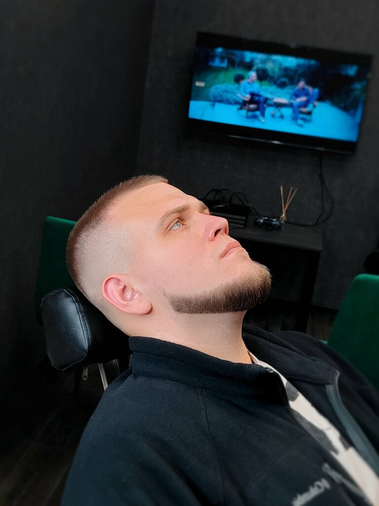 Berberler Barber Maxim Dolgov, Nizhny Lomov, foto