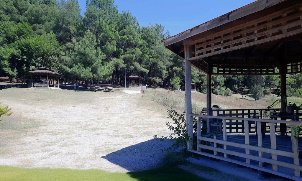 Piknik alanı Karatepe Mesire Alanı, Kadirli, foto