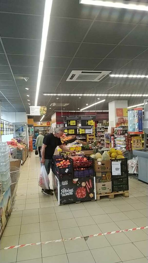 Süpermarket Dixy, Kirishi, foto