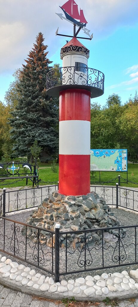 Park, sokak heykeli Маяк, Çeliabinsk, foto