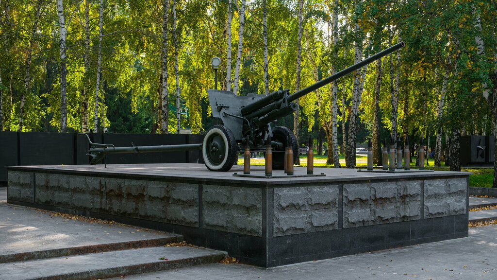 Teknoloji anıtı 57-мм противотанковая пушка ЗиС-2 образца 1941 года, Novosibirsk, foto