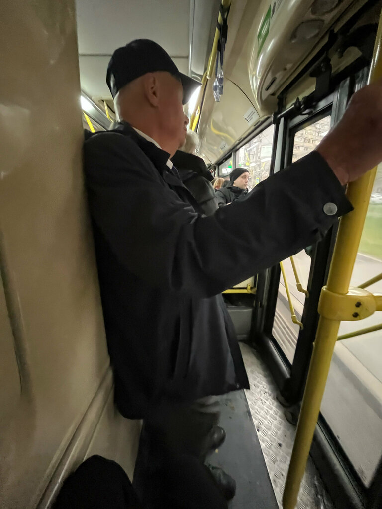 Toplu taşıma durağı Dostoevsky School, Moskova, foto