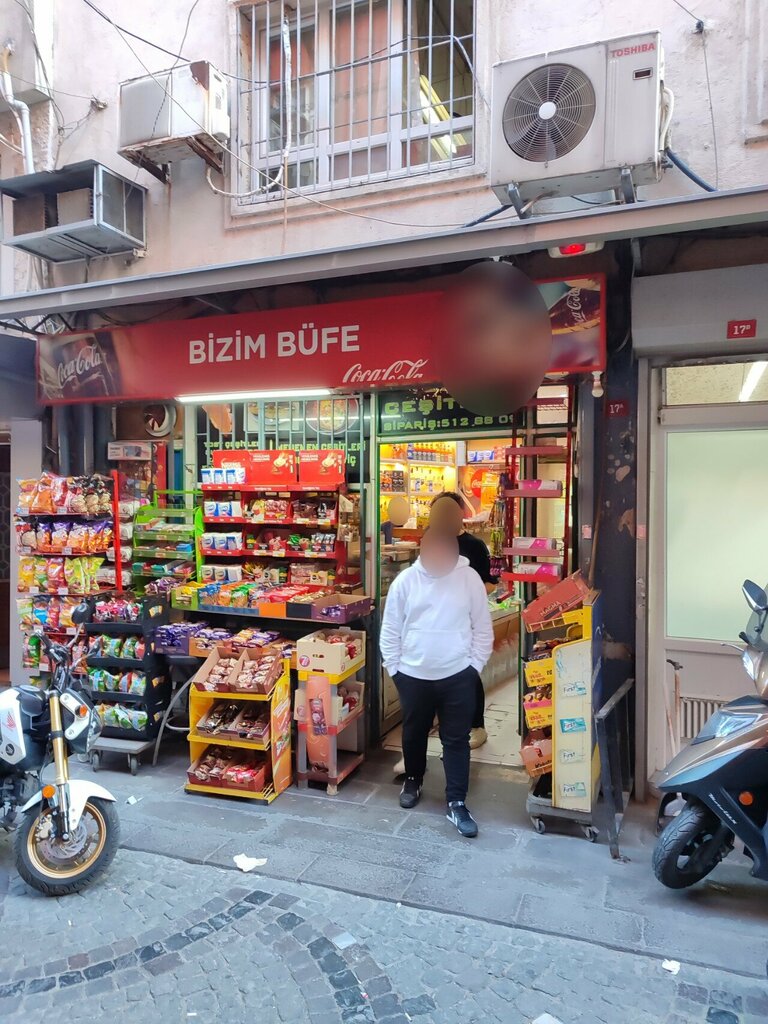 Alkollü içecekler Bizim Büfe, İstanbul, foto