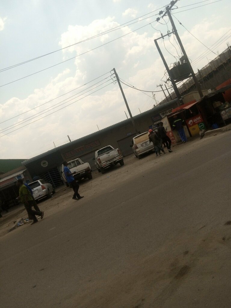 Garajlar Hassan Diesel Services, Lusaka, foto