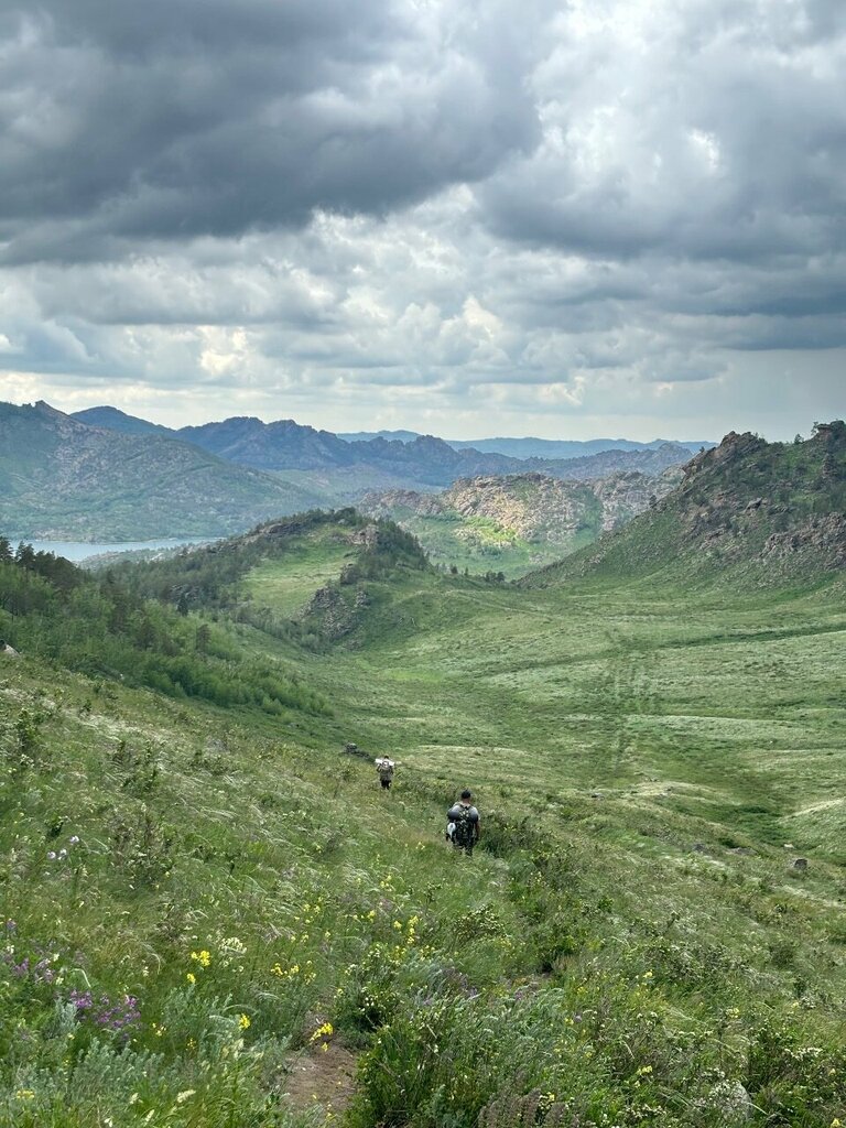 Dağ zirvesi Akbet Mountain, Pavlodar eyaleti, foto