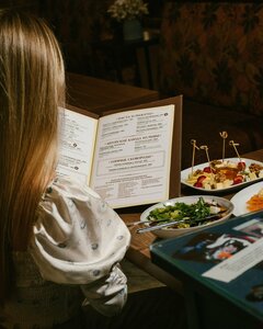 Shade (ulitsa Gaydara No:53Г), kafe  Dzerjinsk'ten
