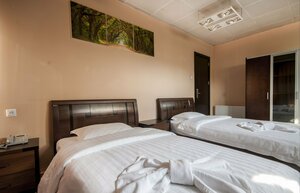 London Palace Tbilisi (Ketevan Dedofali Avenue No:57Б, Tbilisi), otel  Tiflis'ten