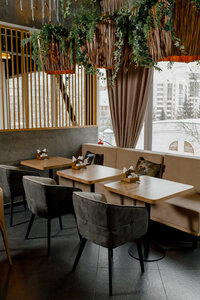 Chalet (Zmeinogorskiy Highway No:71В, Barnaul), restoran  Barnaul'dan