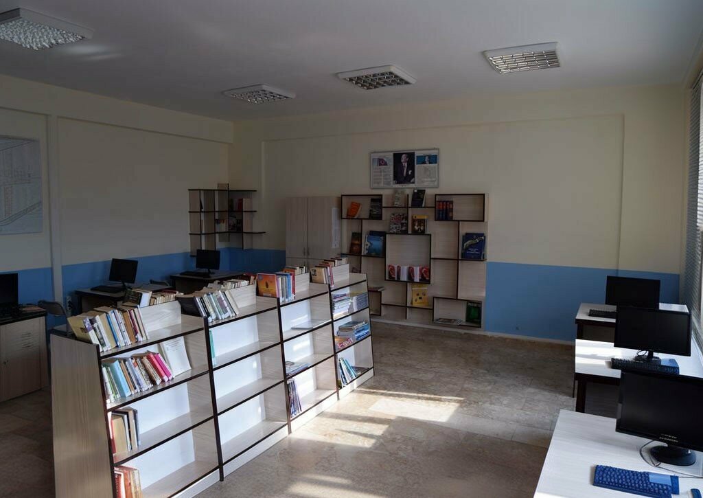 Lise Manavgat Ticaret Ve Sanayi Odası Mesleki Ve Teknik Anadolu Lisesi, Manavgat, foto
