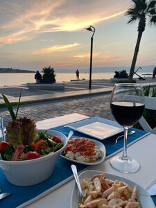 Leon’un Meyhanesi (İzmir, Çeşme, 16 Eylül Mah., 3264. Sok., 12A), restoran  Çeşme'den
