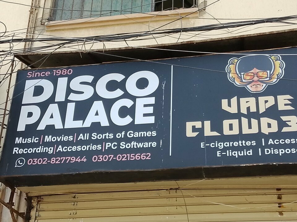 Diskler, plakalar Disco Palace Movie & Games Shop, Karaçi, foto