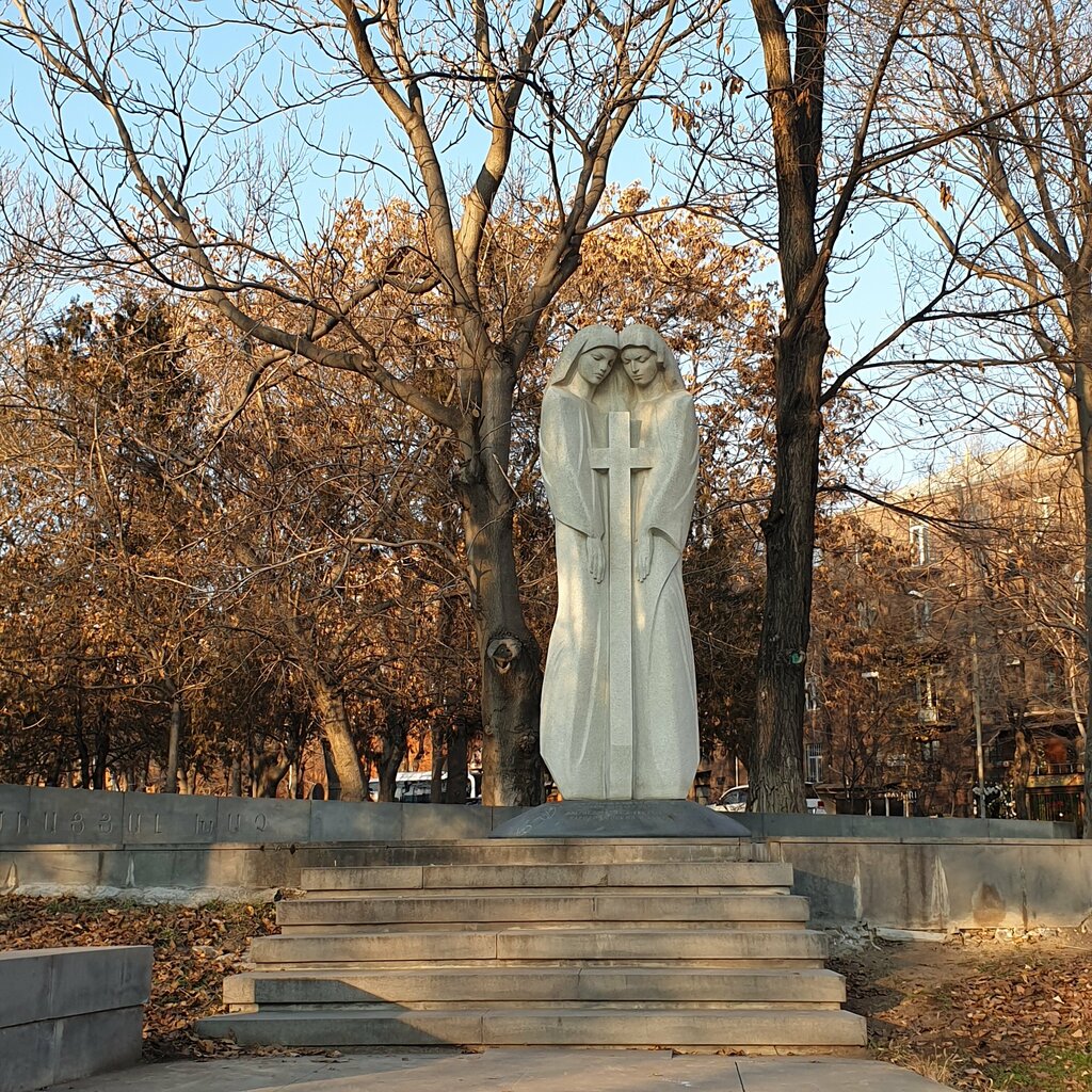 Park, sokak heykeli Sculpture Unified Cross, Erivan, foto