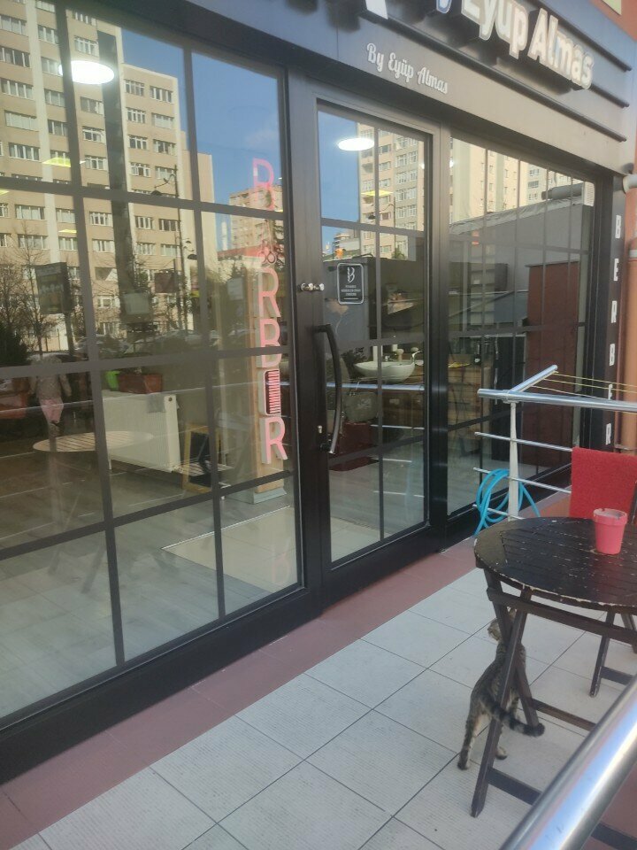 Berberler Barber by Eyup Almas, İstanbul, foto