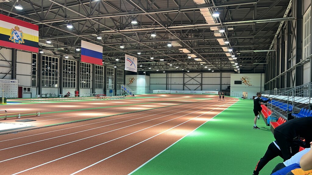 Çok amaçlı spor tesisleri Легкоатлетический манеж, Kursk, foto
