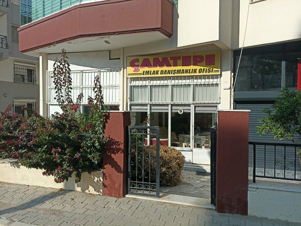 Emlak ofisi Çamtepe Emlak Ofisi, İzmir, foto