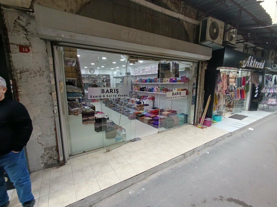 Tuhafiyeler Barış eşarp, İstanbul, foto