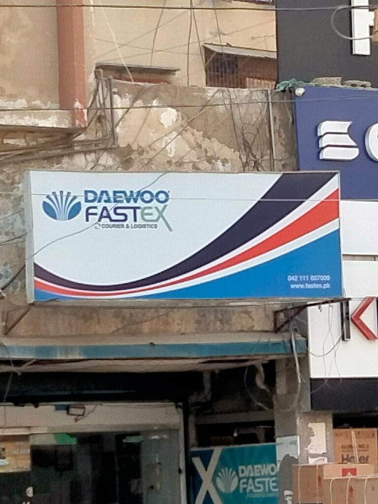 Oto kiralama Daewo Cargo Nazimabad, Karaçi, foto