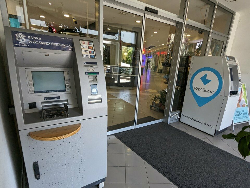 ATM'ler Banka Poštanska Štedionica, Belgrad, foto