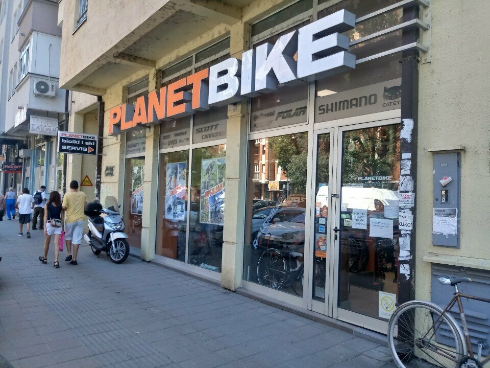 Scooter, denge bisikleti mağazası Planet Bike Serbia, Novi Sad, foto