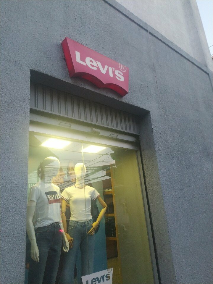 Giyim mağazası Levi's, Santa‑Krus, foto