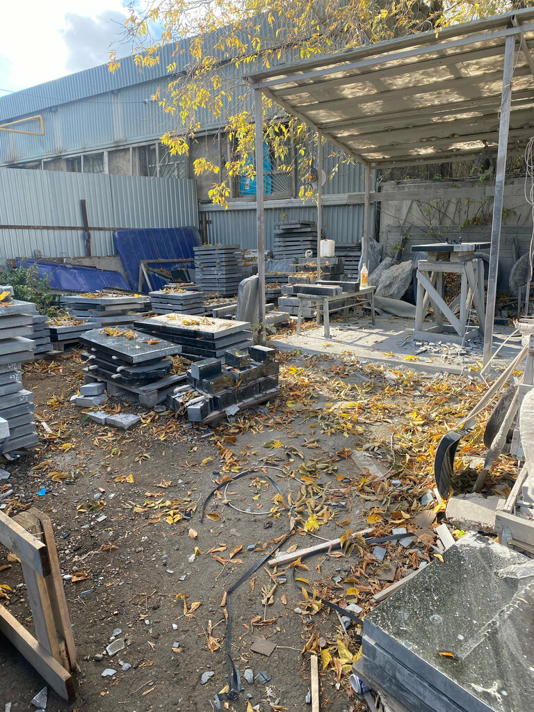 Heykel ve mezarlık taşı üreticileri Pamyatniki, Tataristan, foto