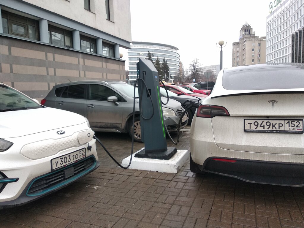 Elektrikli oto şarj istasyonları Станция зарядки электромобилей, Nijni Novgorod, foto