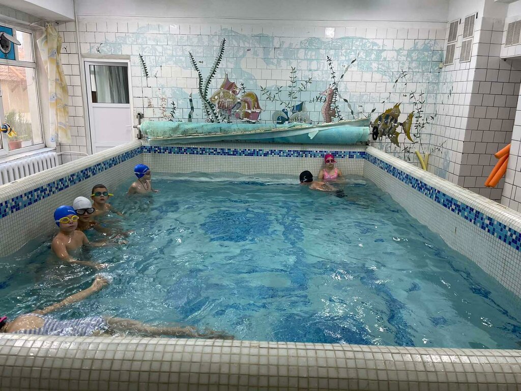 Yüzme havuzları Bazin Blue Bird, Kişinev, foto