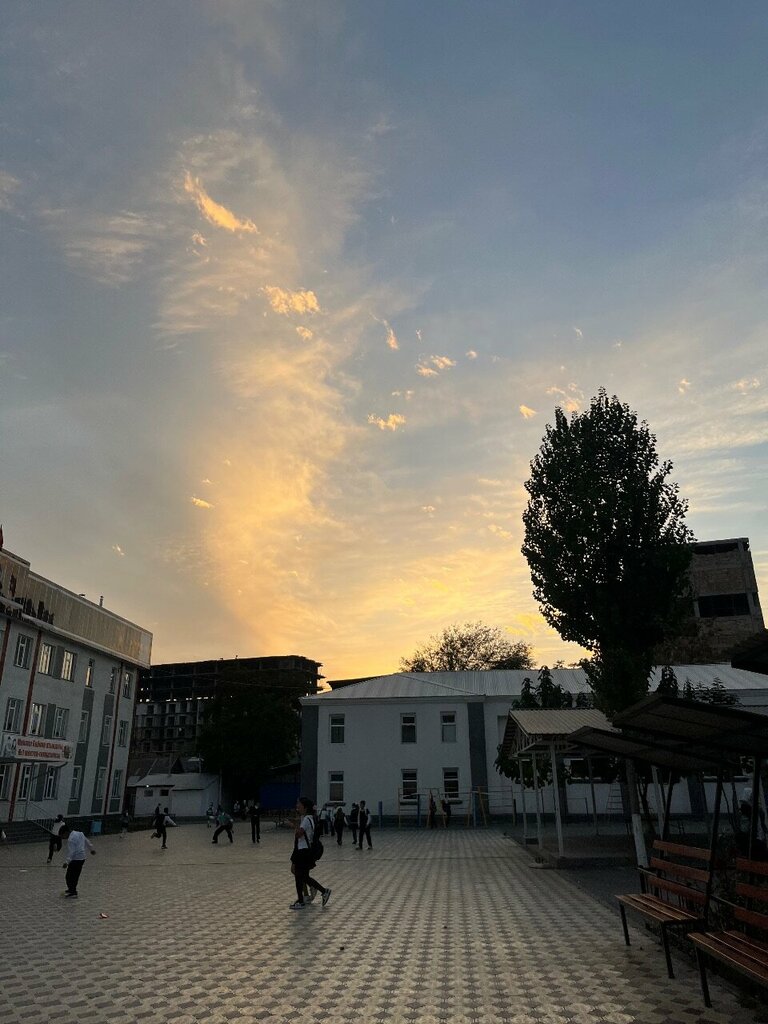 Ortaokul Secondary School Gymnasium No. 1 Named After. M. Babkina, Celalabat, foto