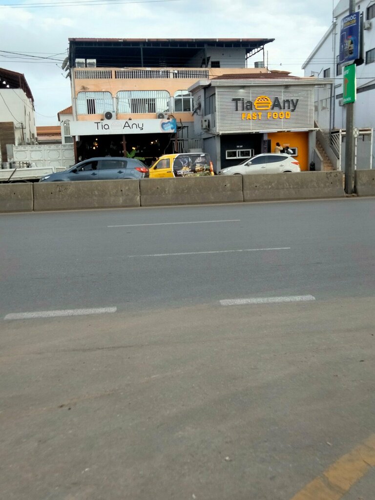 Satış ofisi Tia Any fast food, Loanda, foto